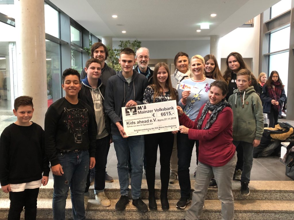 Spendenübergabe der IGS Auguste-Cornelius für Kids Ahead e.V. – kids ...